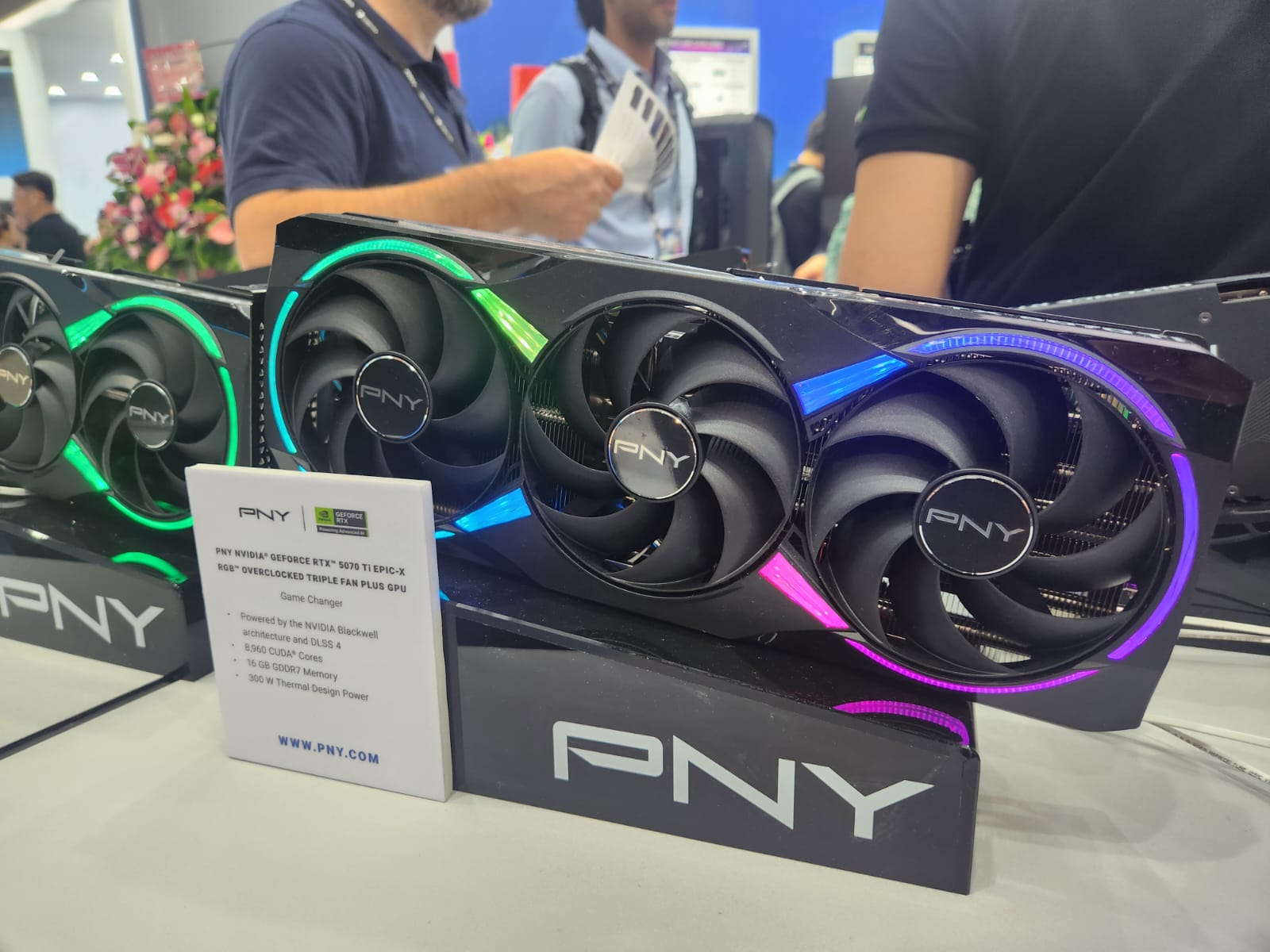 Ada VGA PNY Berbalut Krom Dapat Tanda Tangan Bos NVIDIA